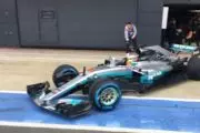 Mercedes AMG F1 demonstruoja savo ginklą 2017 metų sezonui. W08 jau rieda 96453_2