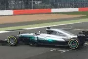 Mercedes AMG F1 toont zijn wapen voor het seizoen 2017. De W08 rolt al 96453_3