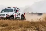 Dari Afrika Selatan dengan penuh kasih sayang: Dakar 2018 akan mengalu-alukan Nissan Navara V8 baharu 98899_2